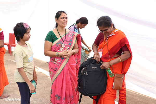 Devotees make a beeline to Tumburu Theertham in Tirumala | Hindudayashankar