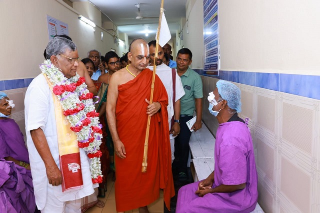 China Jeeyar Swamy inaugurates Phaco machine at Lions charitable eye ...