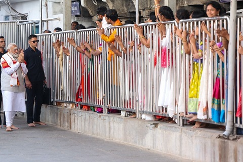 Narendra Modi is the first PM to offer prayers at Vemulawada shrine ...
