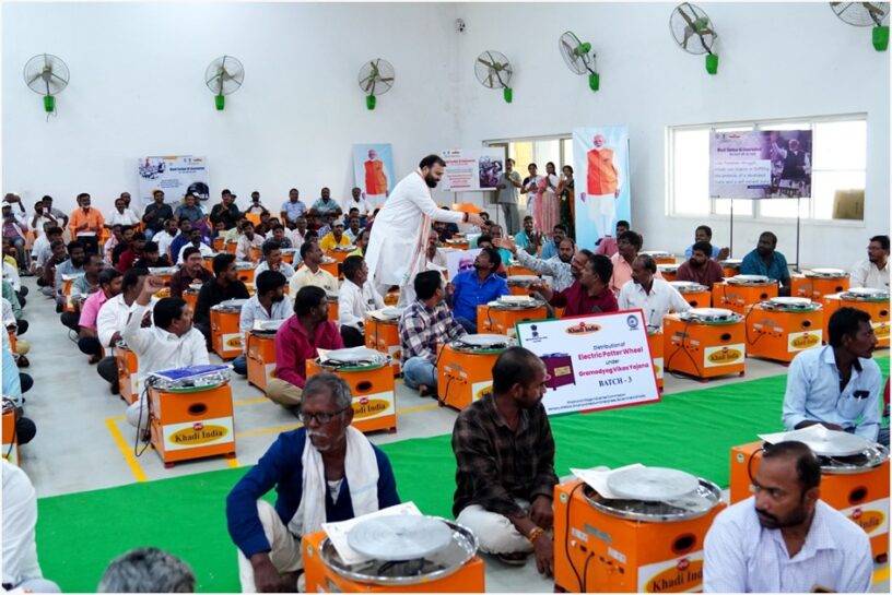 KVIC Chairman Manoj Kumar distributed Electric Potter Wheels to 300 ...