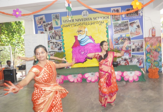 Students of Sister Nivedita School remember Kaloji on his birth ...