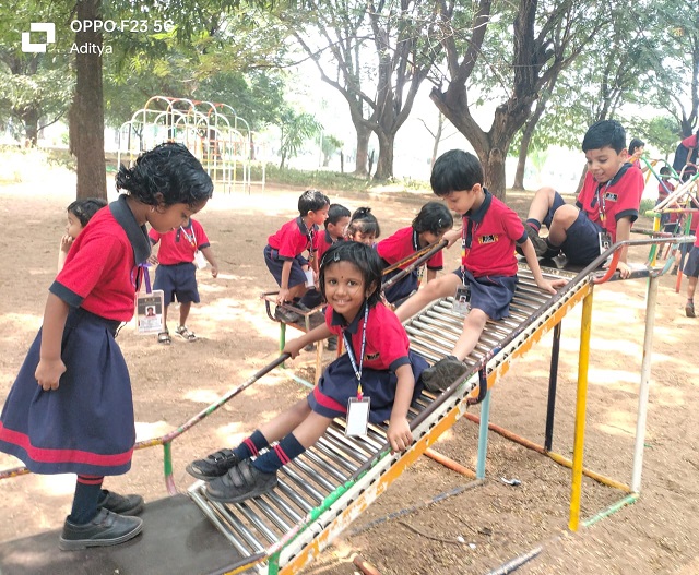 Tiny hands, big smiles, and yummy snacks at our Play School Picnic at ...
