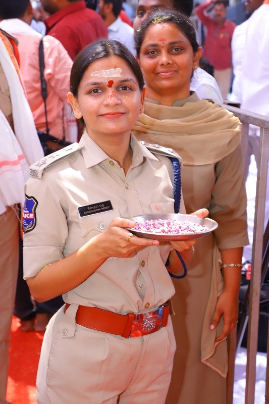 Devotees ‘marry’ Lord Shiva on Sri Rama Navami at Vemulawada temple ...